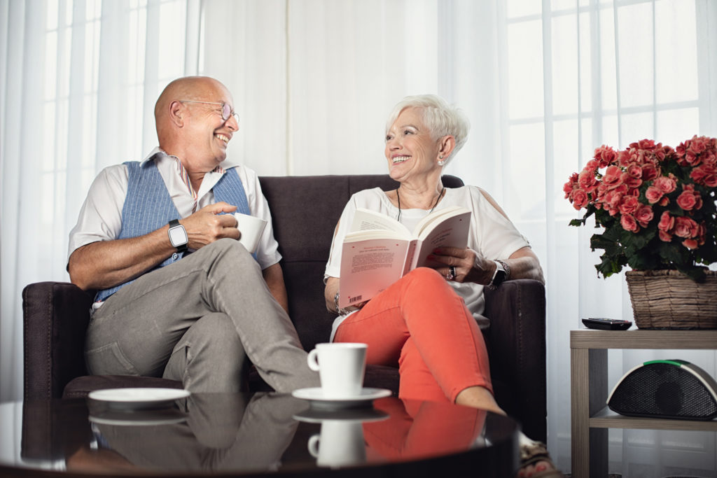 Bracelet détecteur de chute : nos conseils pour bien choisir - le Blog du Maintien à Domicile